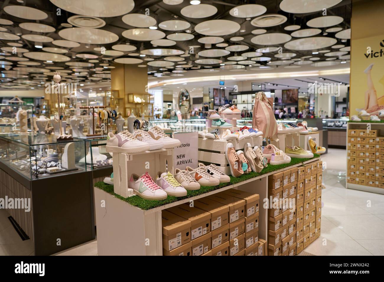 Tang plaza singapore hi-res stock photography and images - Alamy