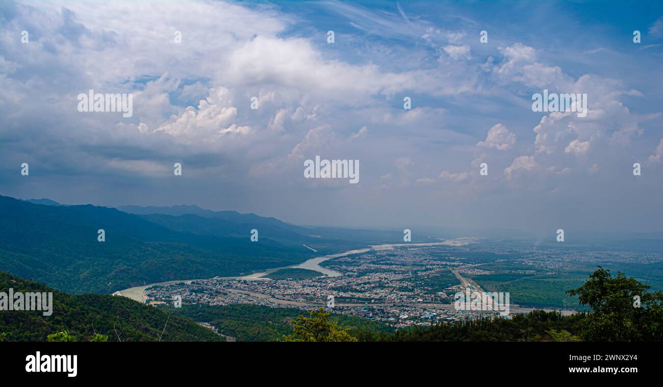Aerial view of dehradun in uttarakhand hi-res stock photography and ...