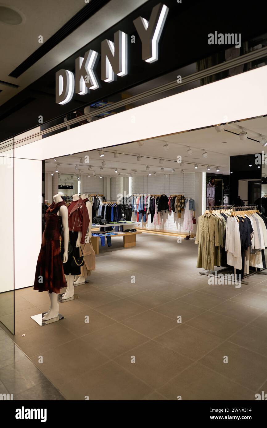 Dkny store sign hi-res stock photography and images - Alamy