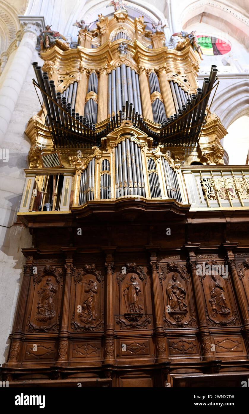 Cathedral 12th century and later hi-res stock photography and images ...