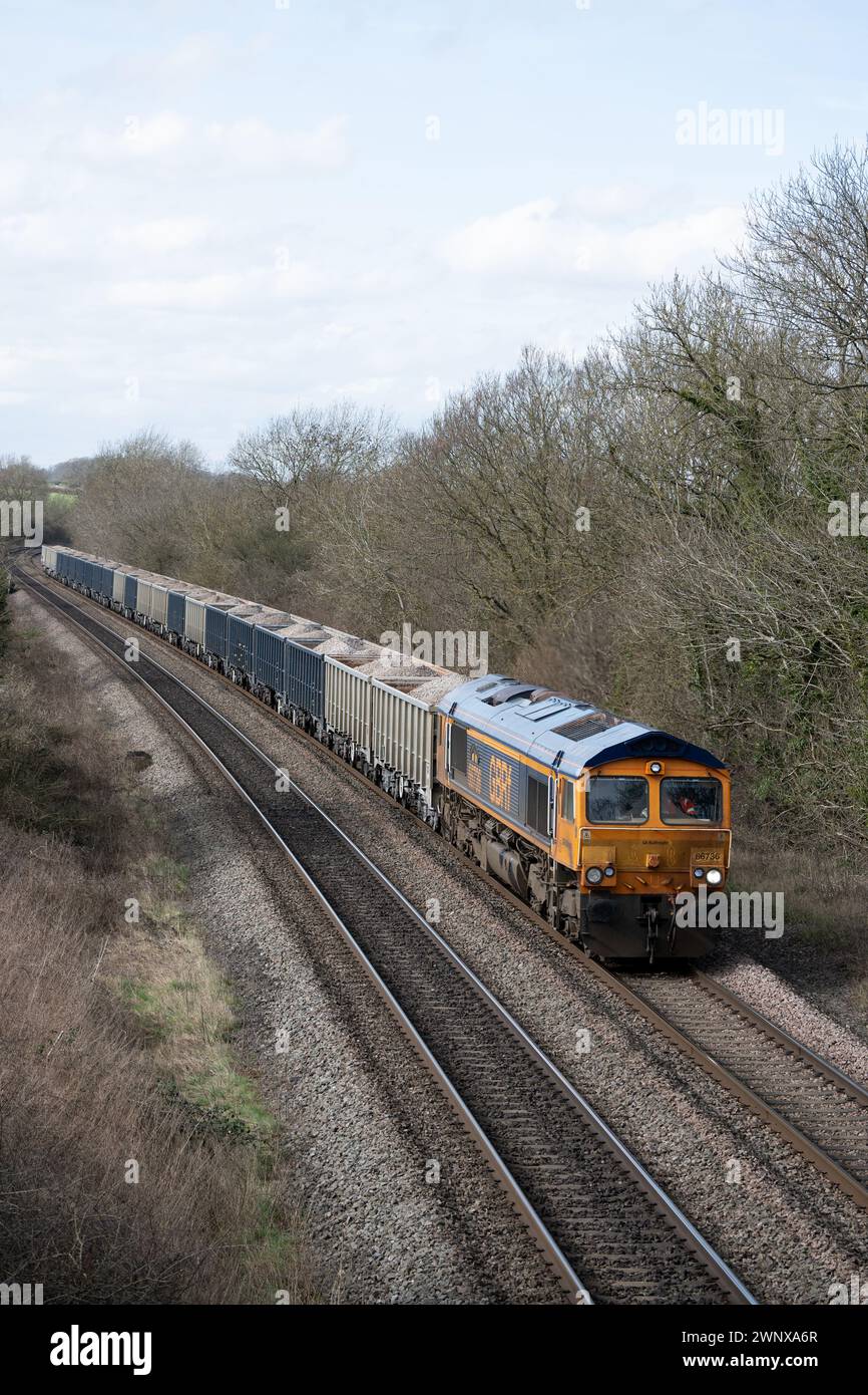 Class 66 locomotive pulling a stone train hi-res stock photography and ...