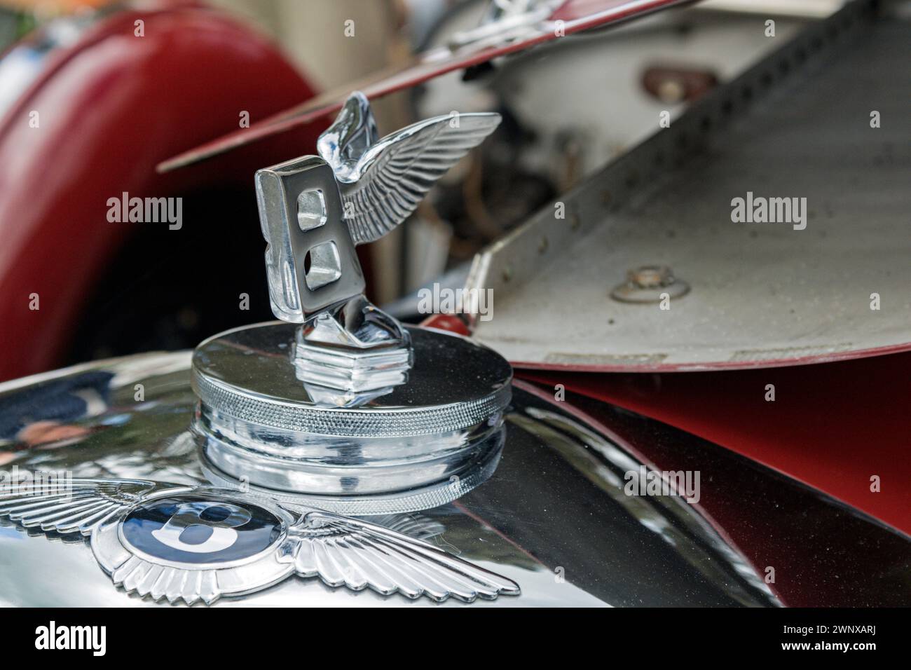 Bentley bonnet mascot. Chipping Steam Fair 2022 Stock Photo - Alamy