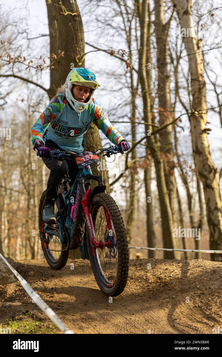 Womens e mtb hi-res stock photography and images - Alamy
