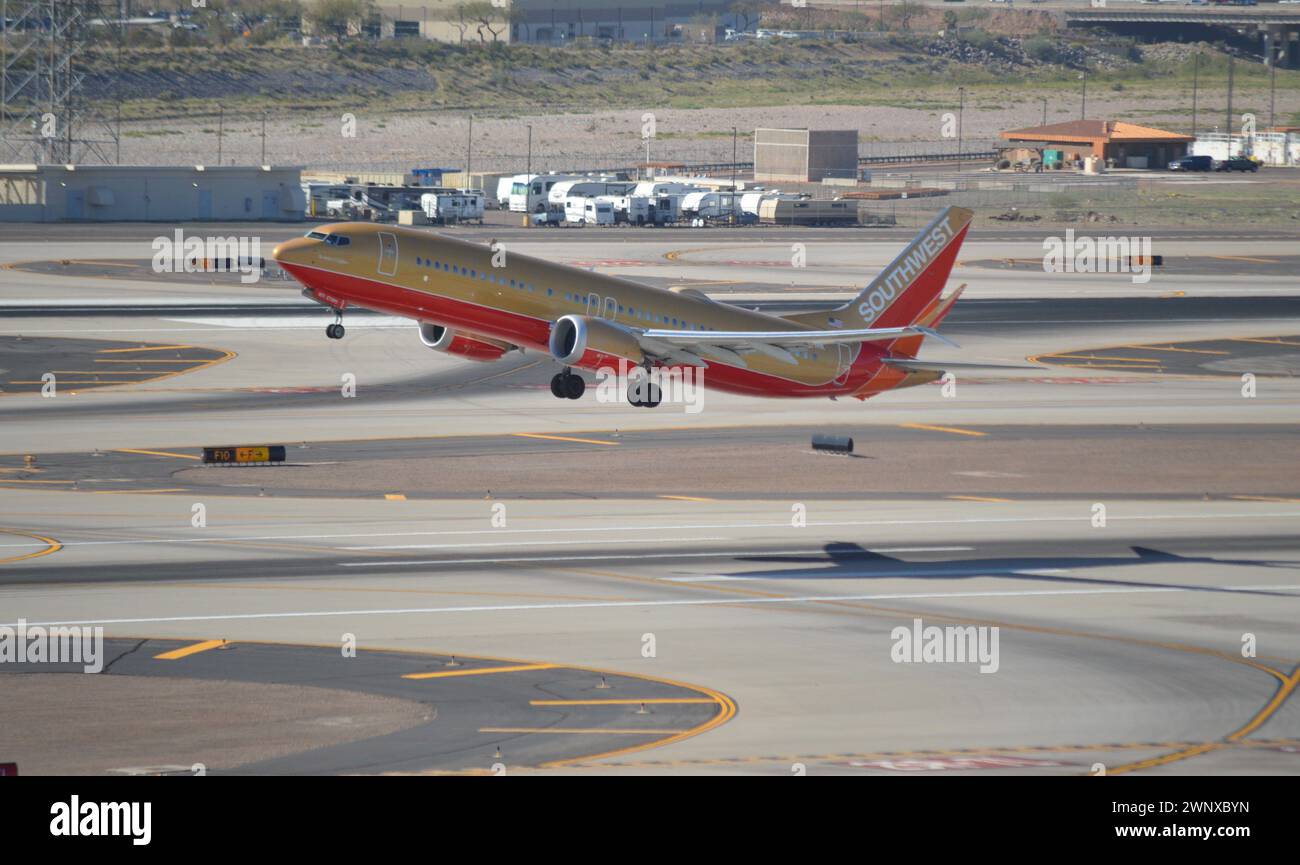 Southwest Airlines Desert Gold Retro livery at PHX taking off Stock ...