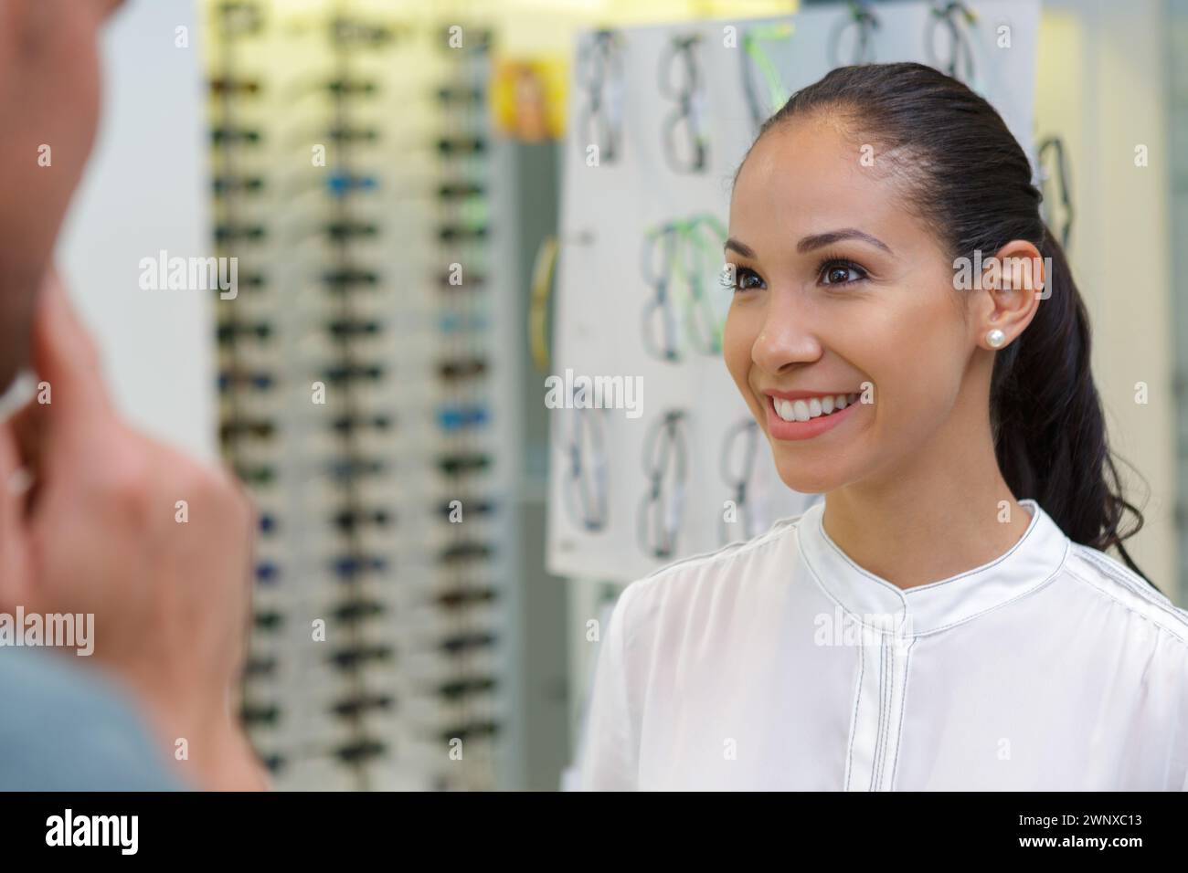Optical shop concept young woman hi-res stock photography and images - Alamy