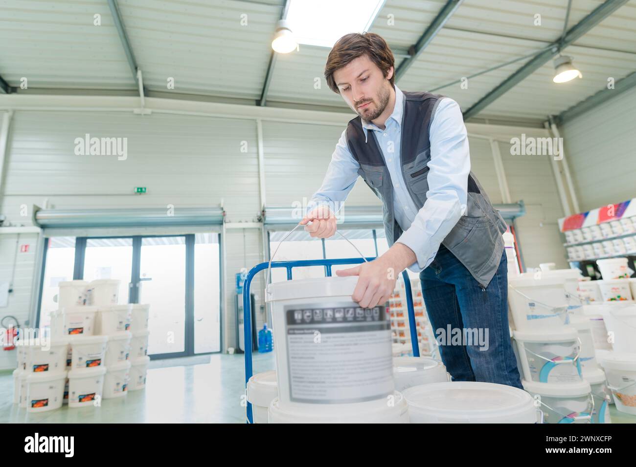 Men choosing paint in store hi-res stock photography and images - Alamy