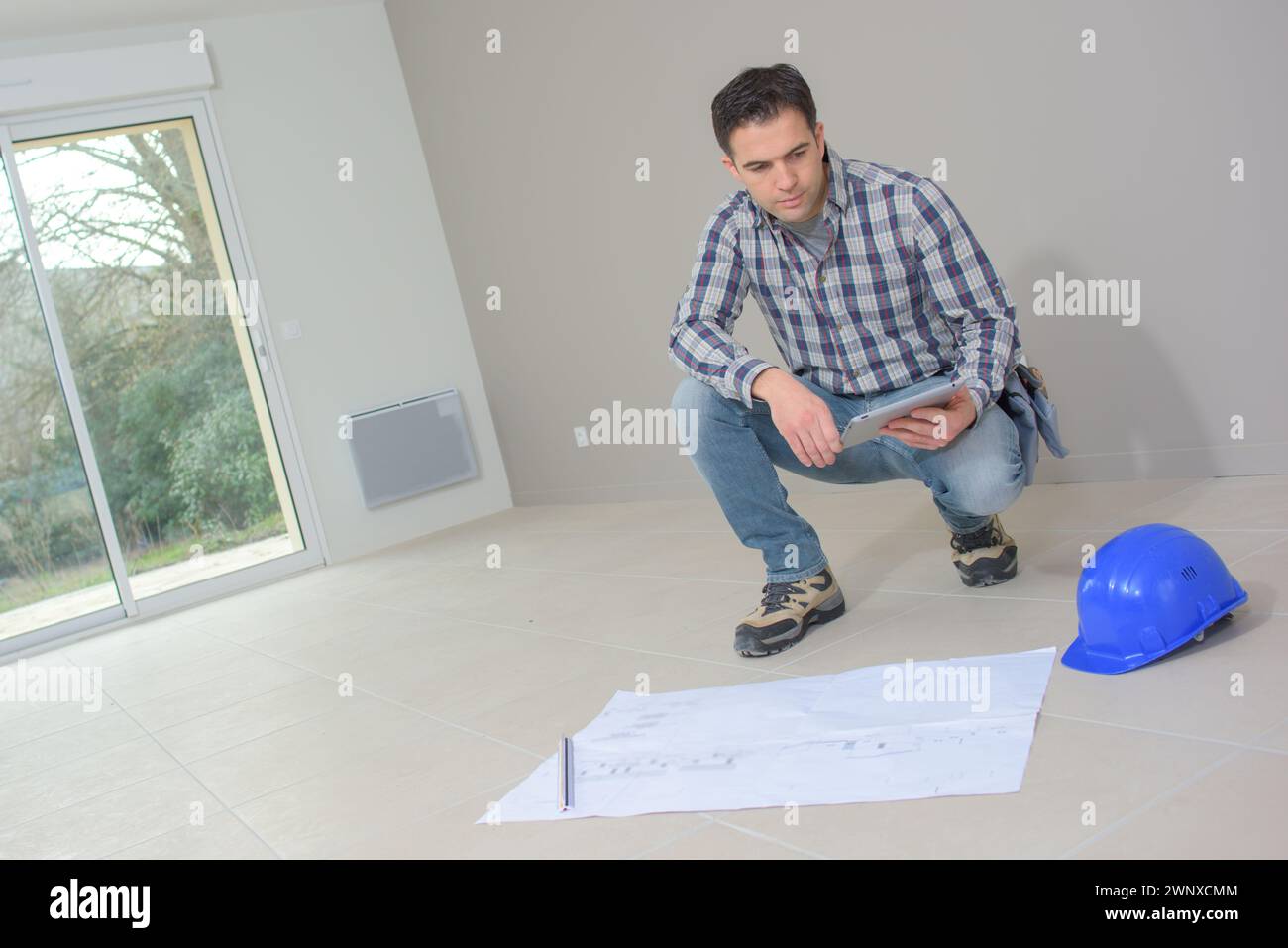 Construction engineers checking plans hi-res stock photography and ...