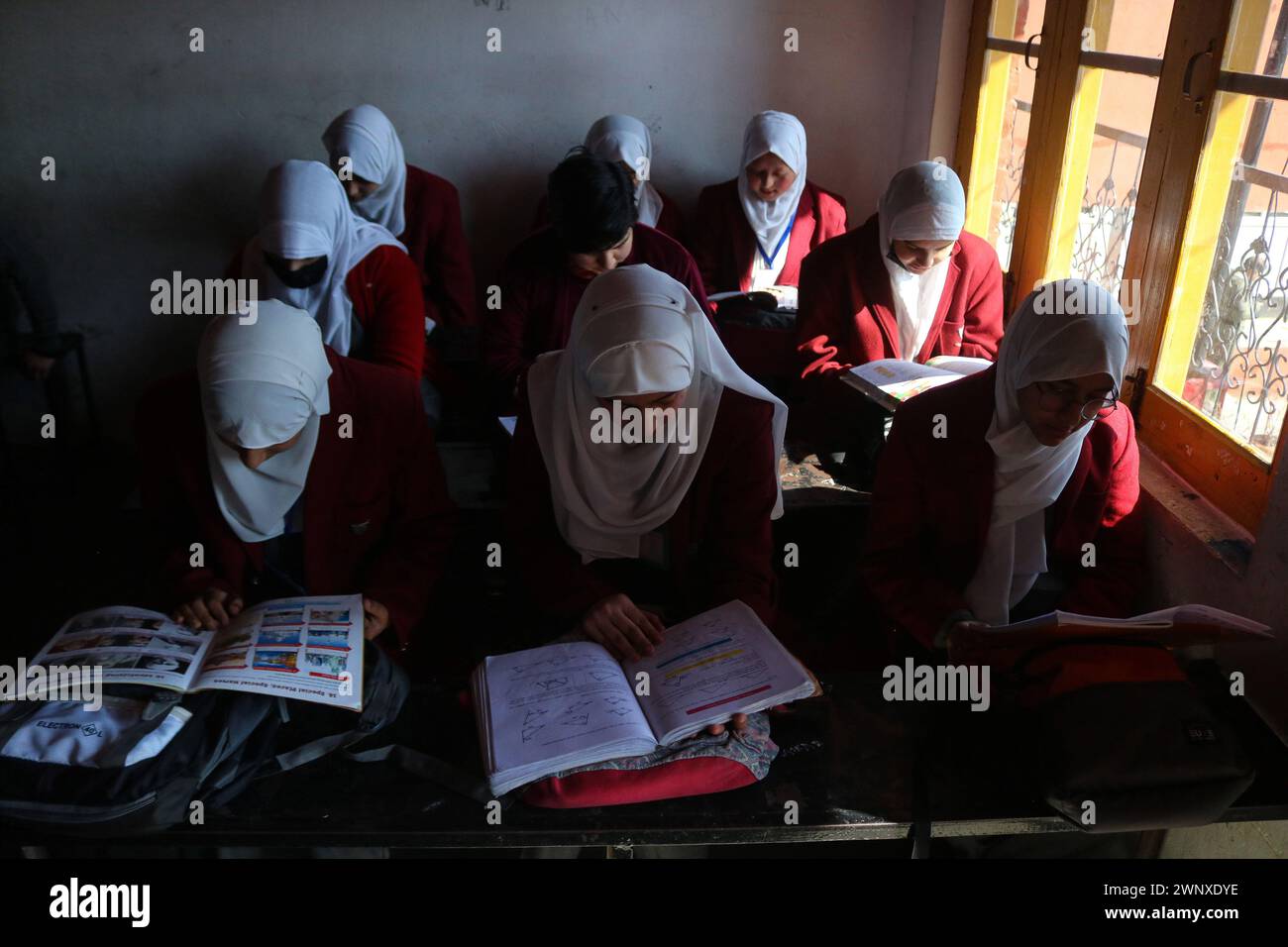 India college students classroom hi-res stock photography and images ...