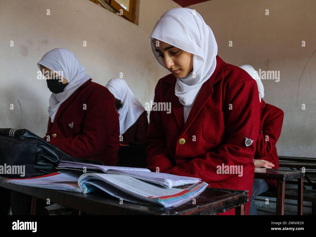 India college students classroom hi-res stock photography and images ...