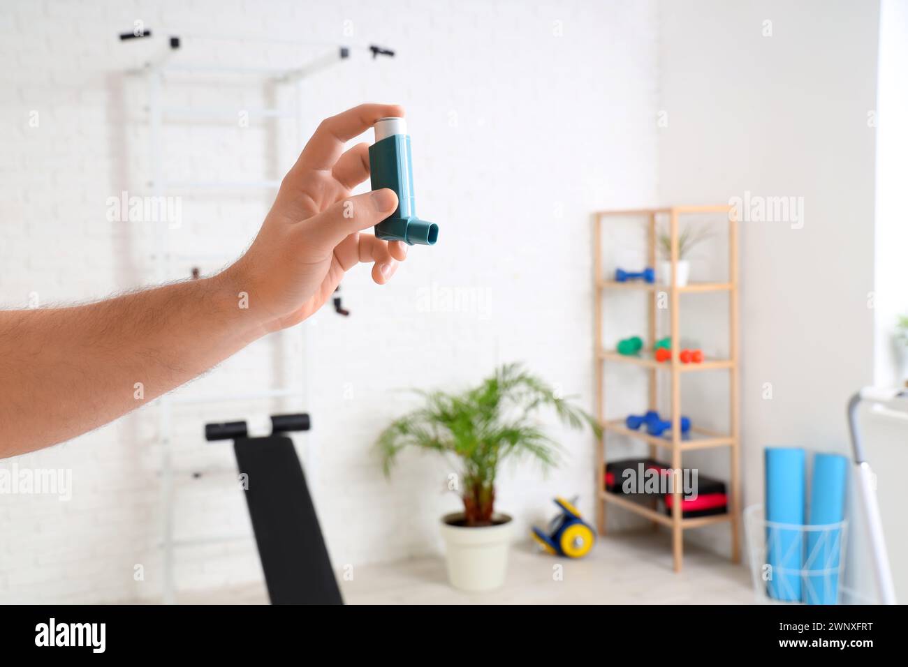 Sports person with inhaler hi-res stock photography and images - Alamy