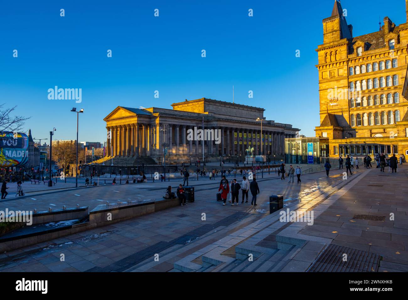 St georges hall statue hi-res stock photography and images - Alamy