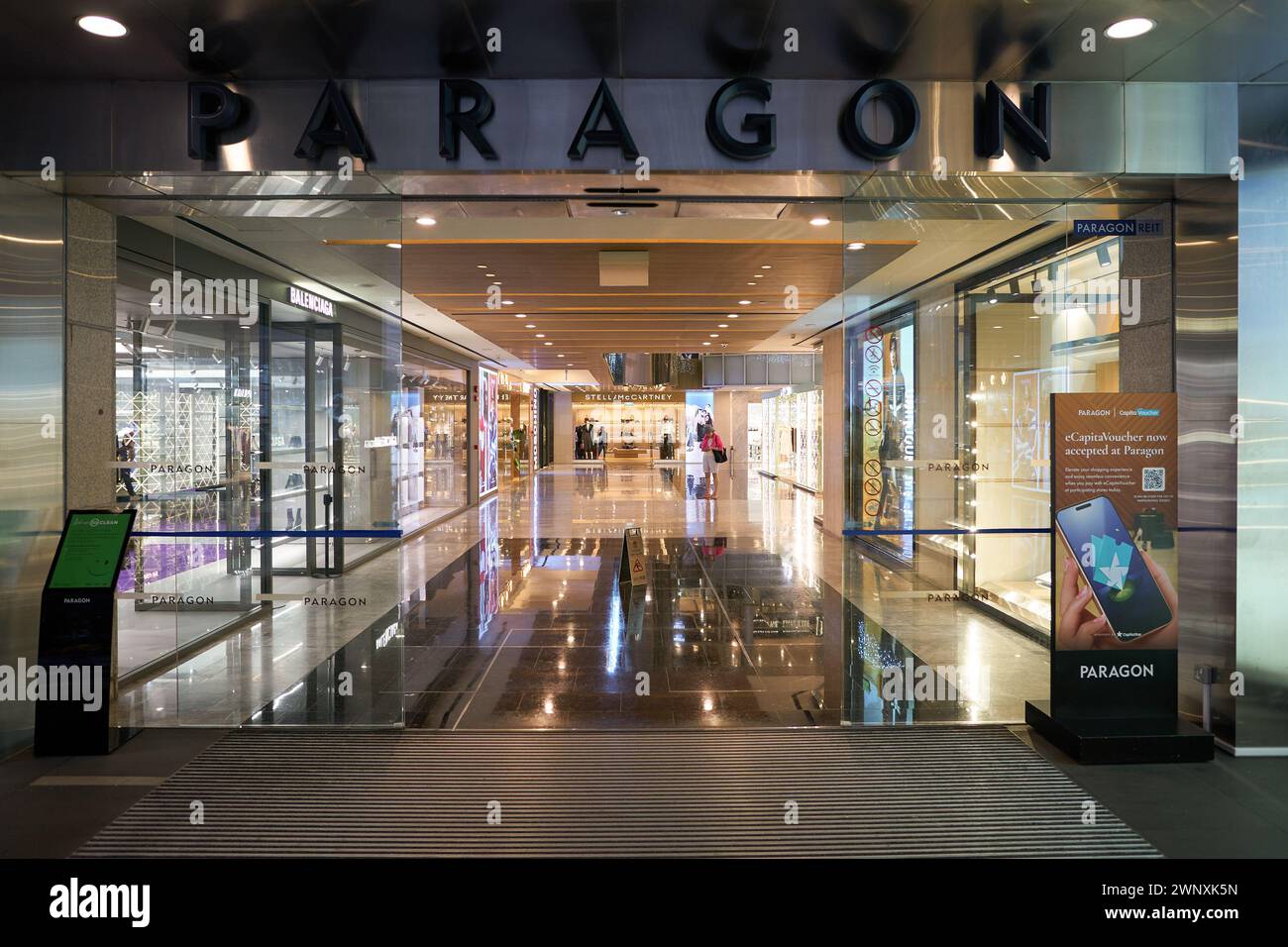 Entrance paragon shopping centre orchard hi-res stock photography and ...