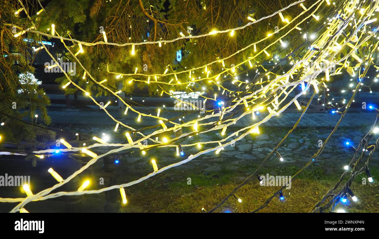 Garland hang sway hi-res stock photography and images - Alamy
