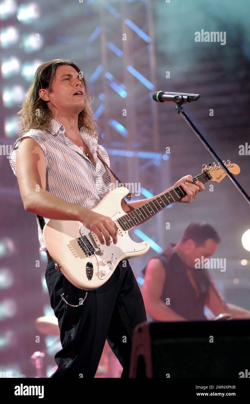Gianluca grignani immagini 2003 hi-res stock photography and images - Alamy