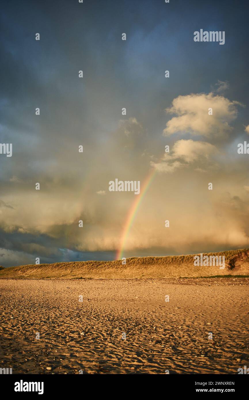 Rainbow beach sunset sunshine coast hi-res stock photography and images ...