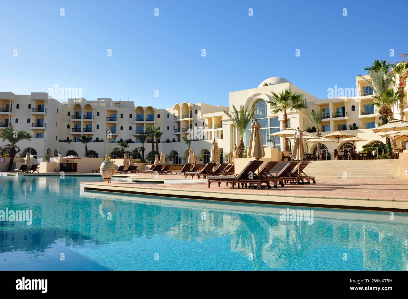 Tunesia: The giant pool of the "Le Residence" Hotel in Tunis City ...