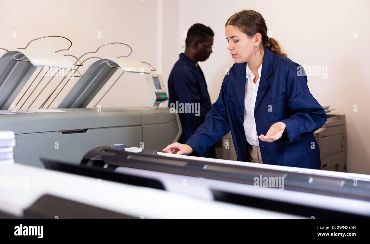 New employee starting work hi-res stock photography and images - Alamy