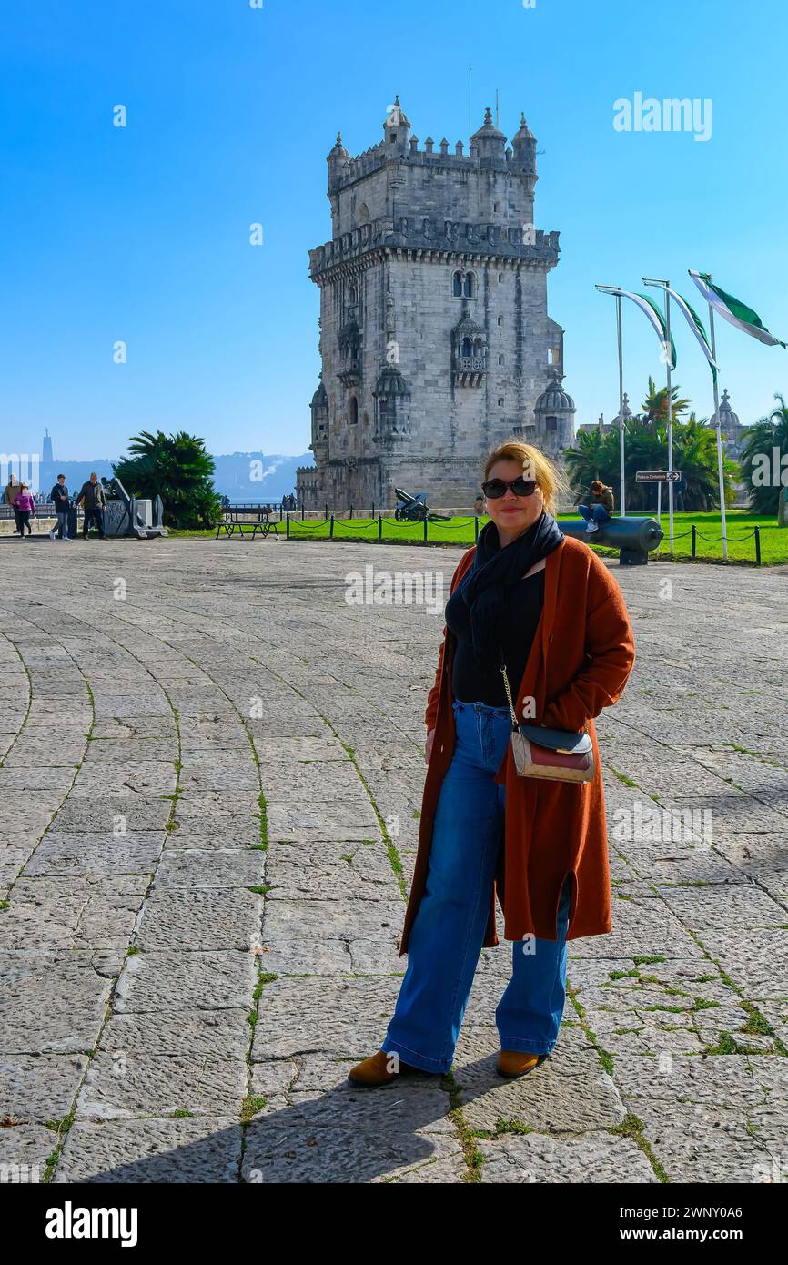 Woman portrait candid hi-res stock photography and images - Alamy