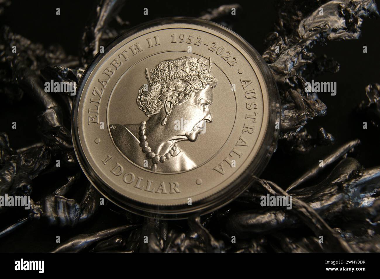 One dollar australian coin hi-res stock photography and images - Alamy