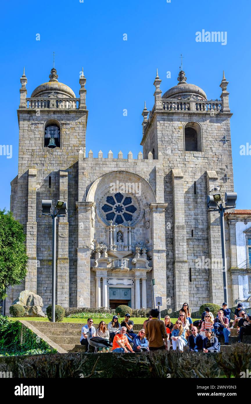 Medieval cathedral building facade exterior, PORTO, PORTUGAL Stock ...