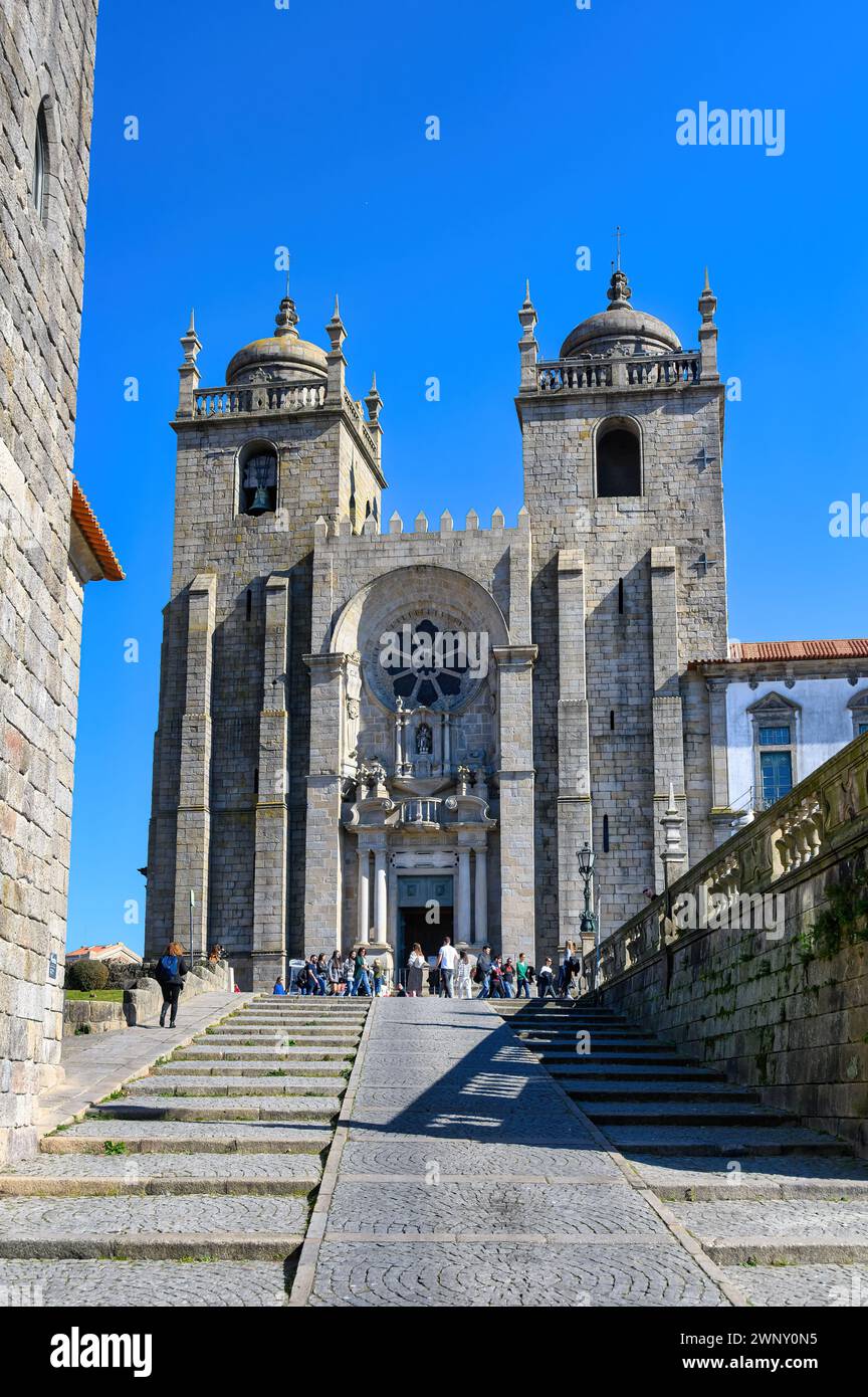 Medieval cathedral building facade exterior, PORTO, PORTUGAL Stock ...