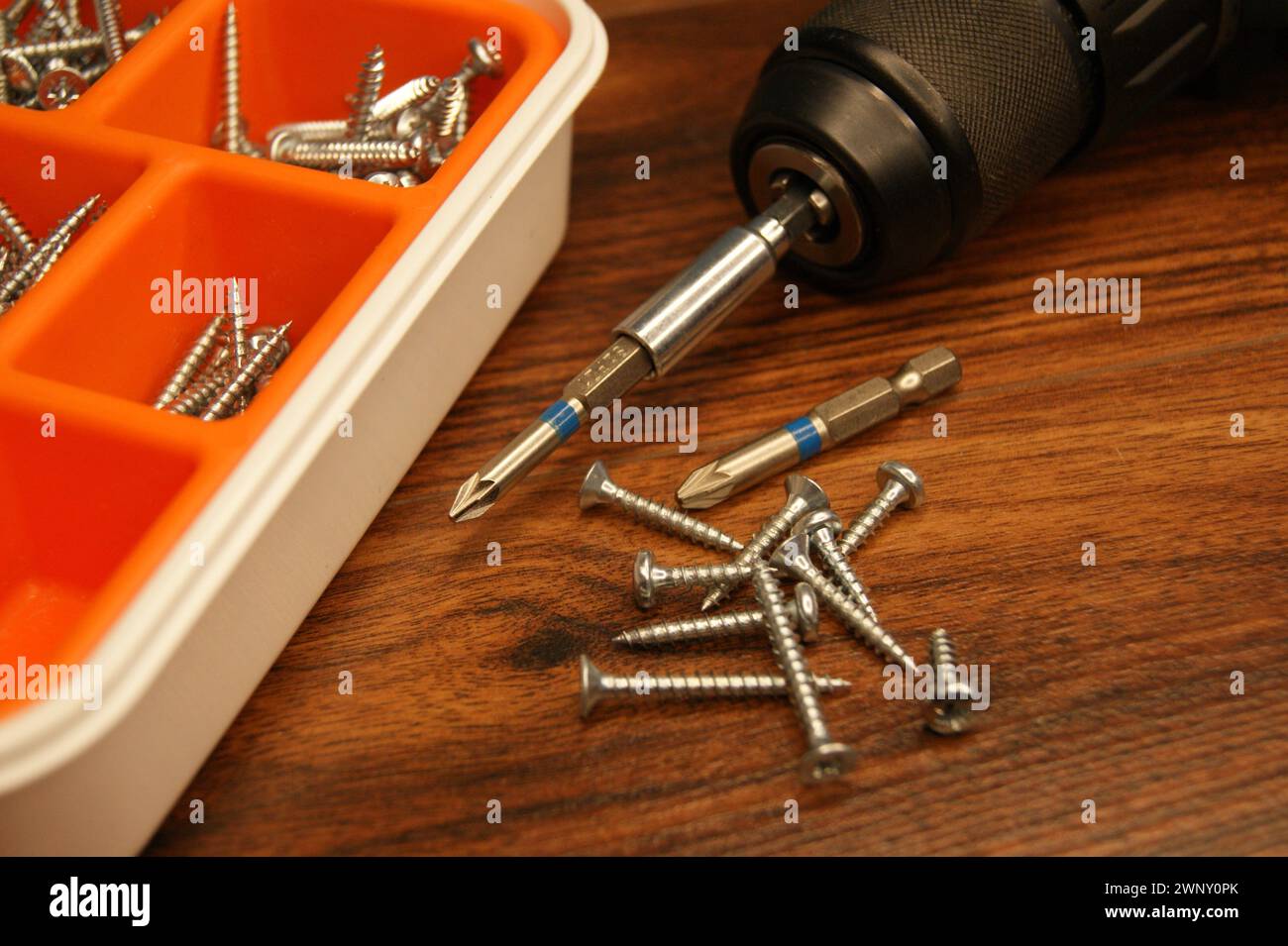 Box new steel screws hi-res stock photography and images - Alamy