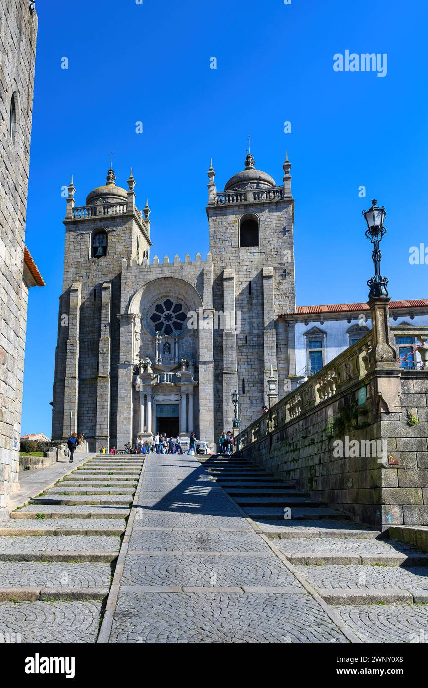 Medieval cathedral building facade exterior, PORTO, PORTUGAL Stock ...