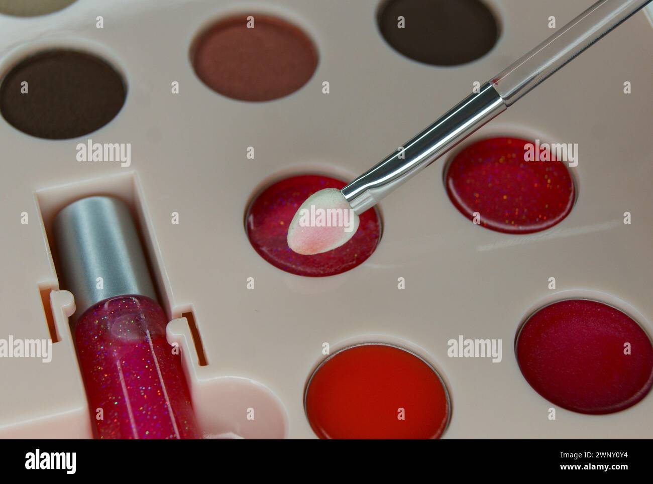 Eyelid shadows hi-res stock photography and images - Alamy