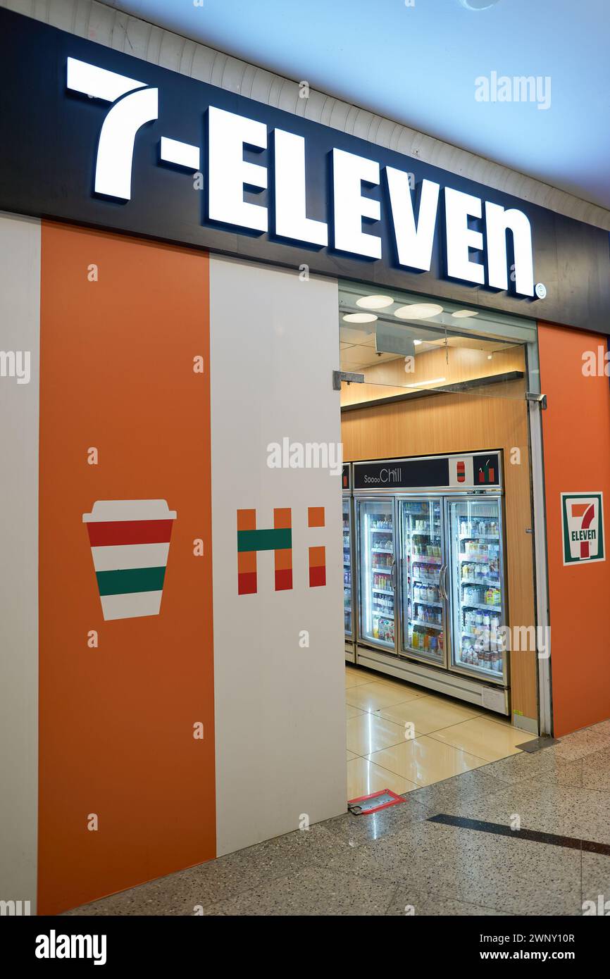 SINGAPORE - NOVEMBER 06, 2023: entrance to 7-Eleven convenience store in Singapore Stock Photo ...