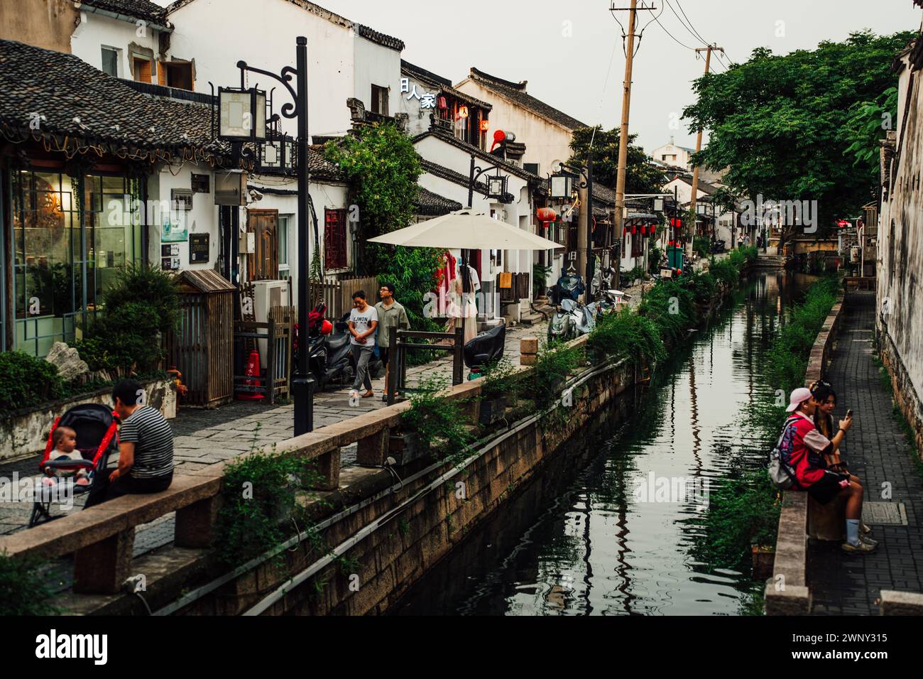 Canal in Suzhou old town Stock Photo - Alamy