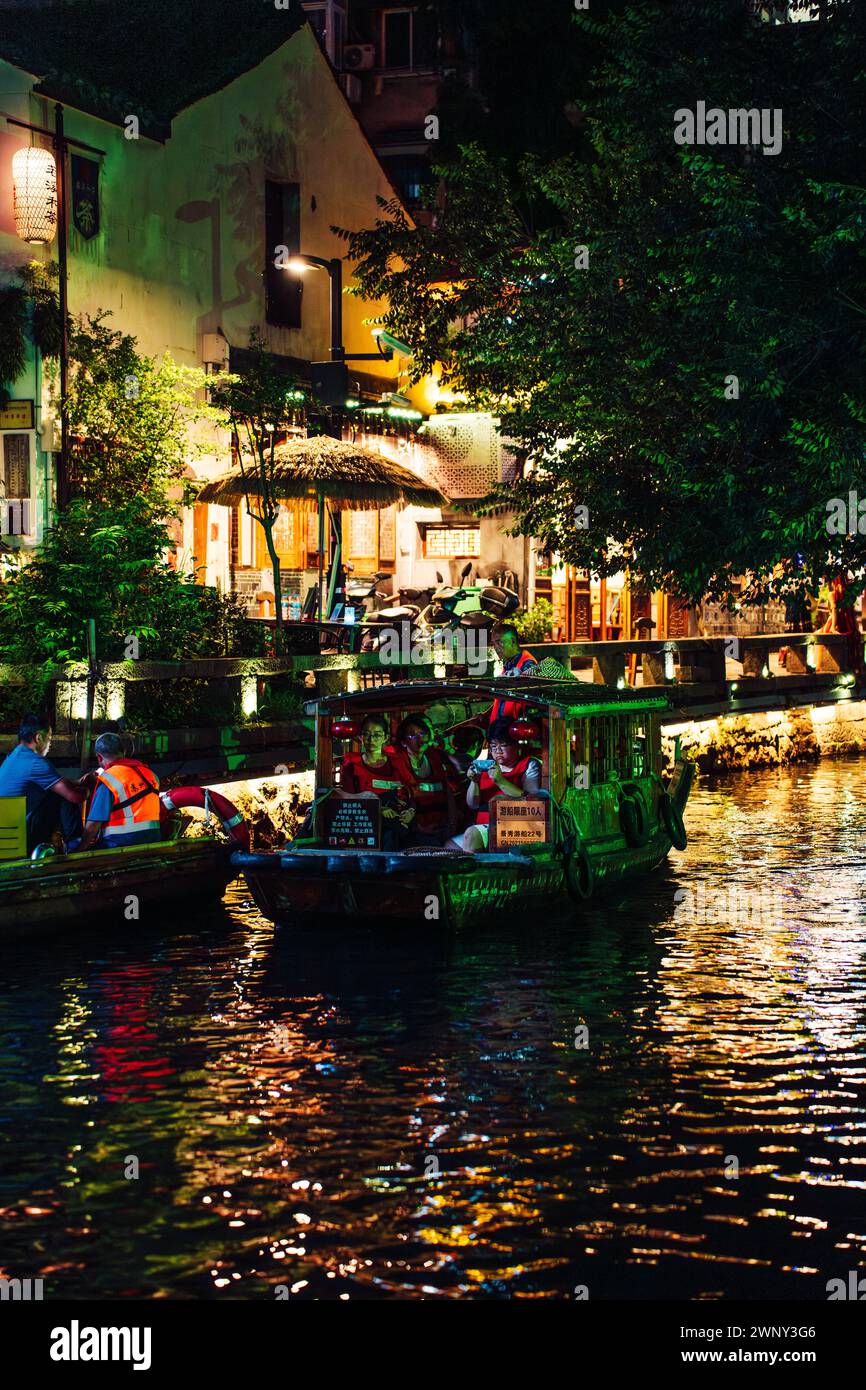 Chinese boat night hi-res stock photography and images - Alamy