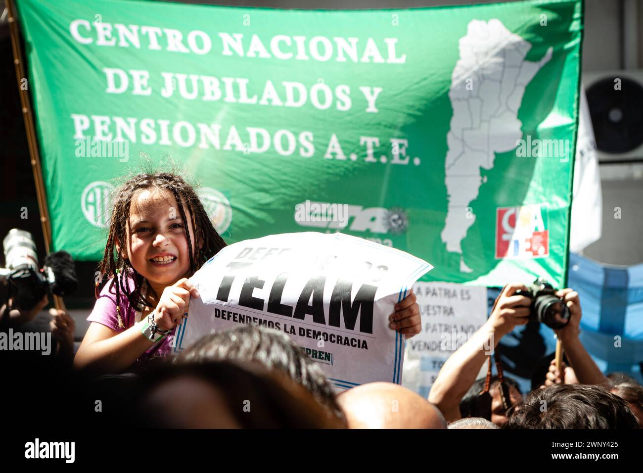 Police carry out charge hi-res stock photography and images - Alamy