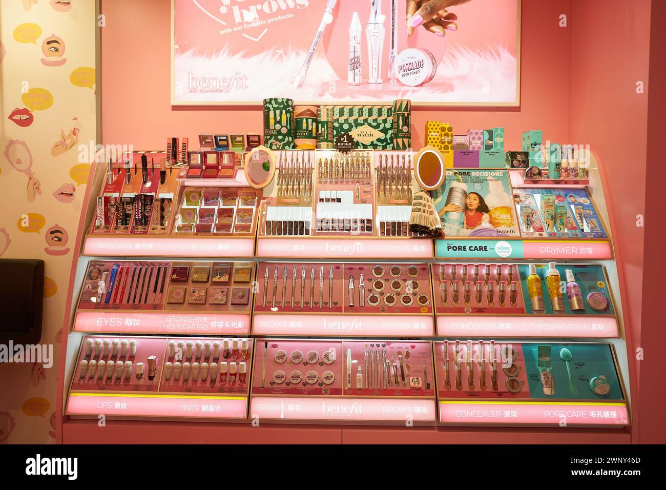 Benefit make up store hi-res stock photography and images - Alamy
