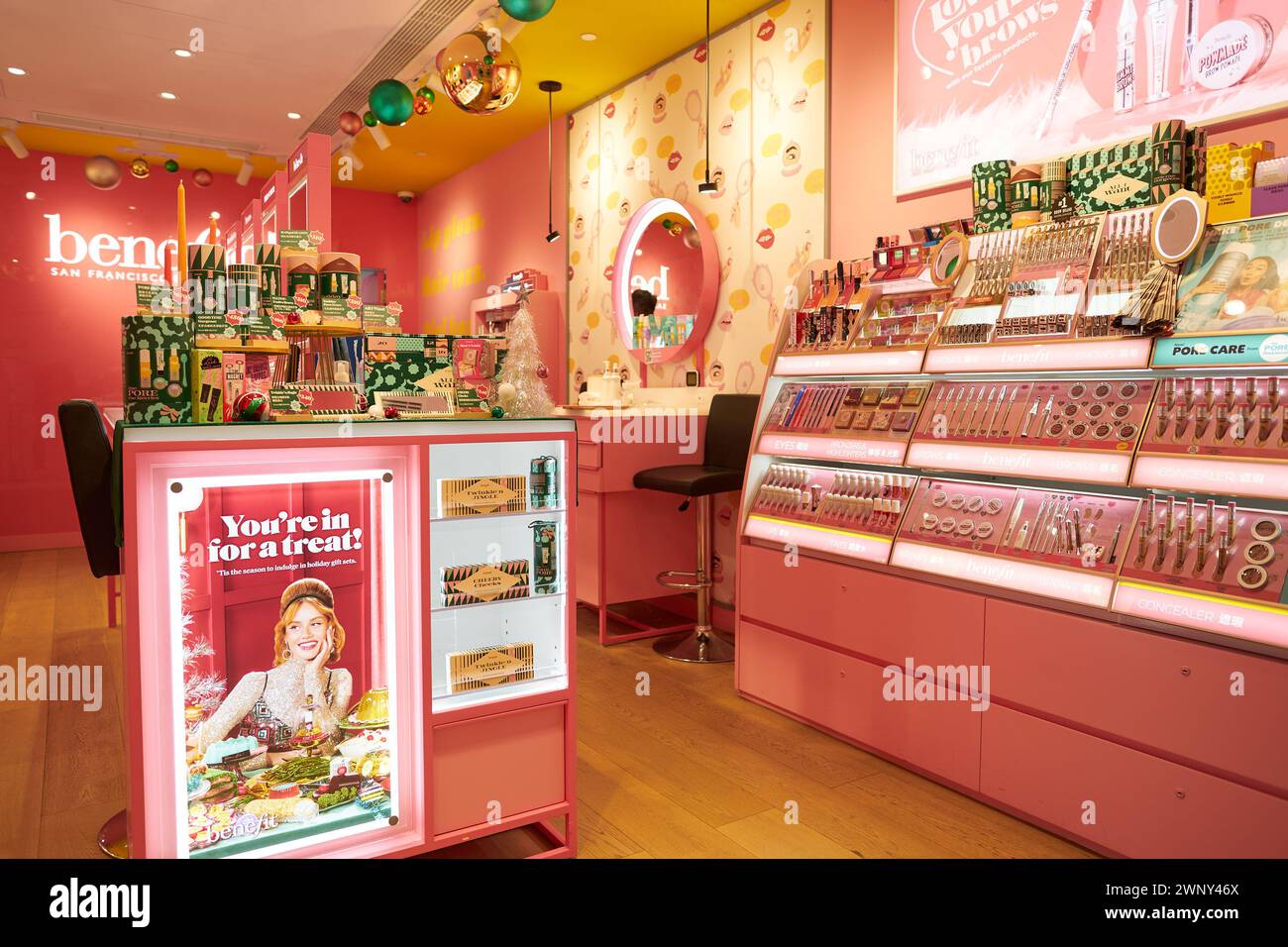 Benefit make up store hi-res stock photography and images - Alamy