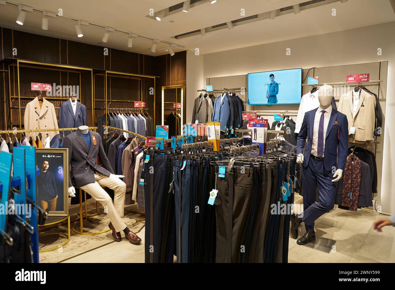 Store business suit and pants hi-res stock photography and images - Alamy