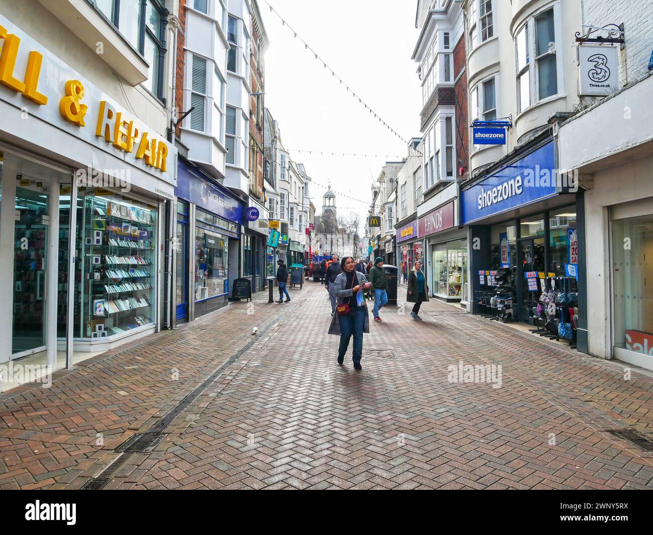 St. Mary Street in Weymouth old town with many shops and pedestrians ...