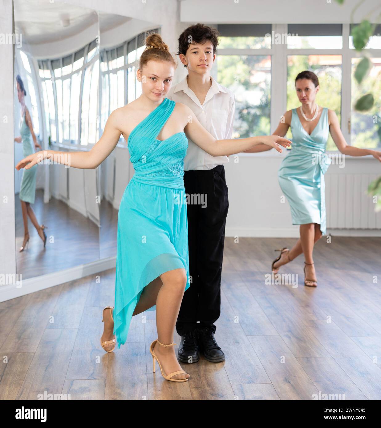 Curtsey and bow hi-res stock photography and images - Alamy