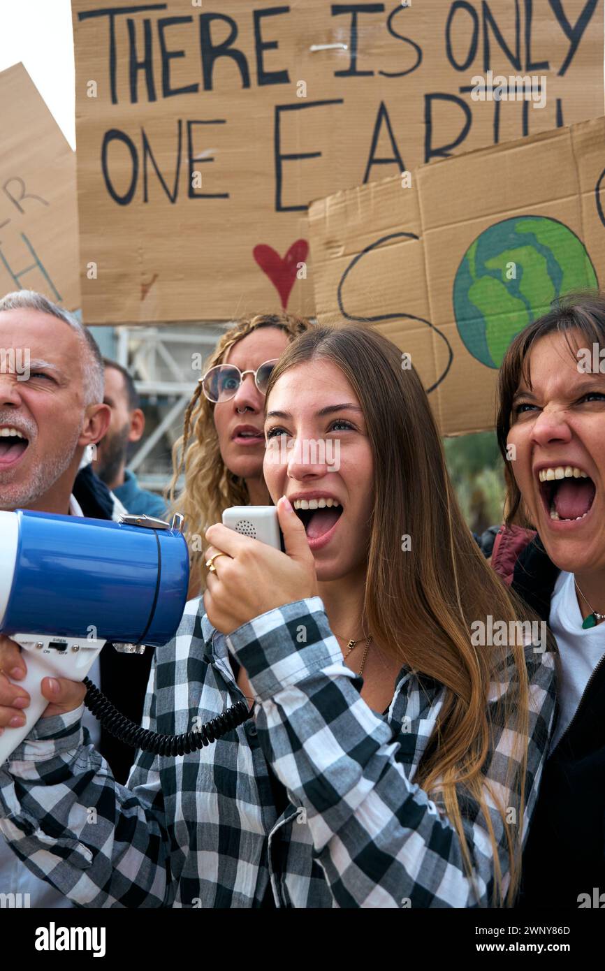 Diverse group activists people hi-res stock photography and images - Alamy