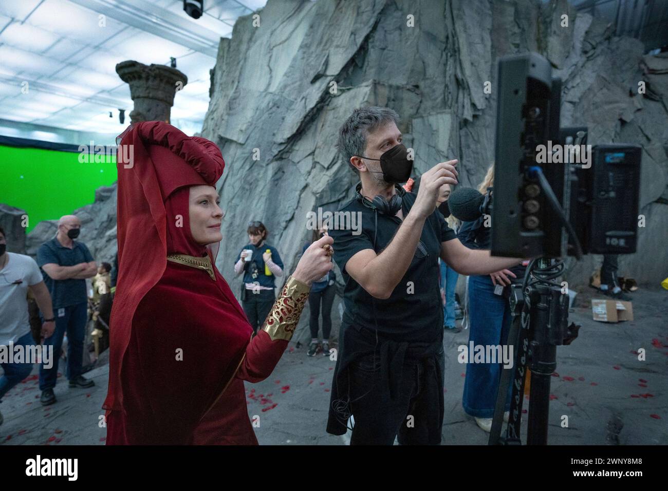 DAMSEL, from left: Robin Wright, director Juan Carlos Fresnadillo, on ...
