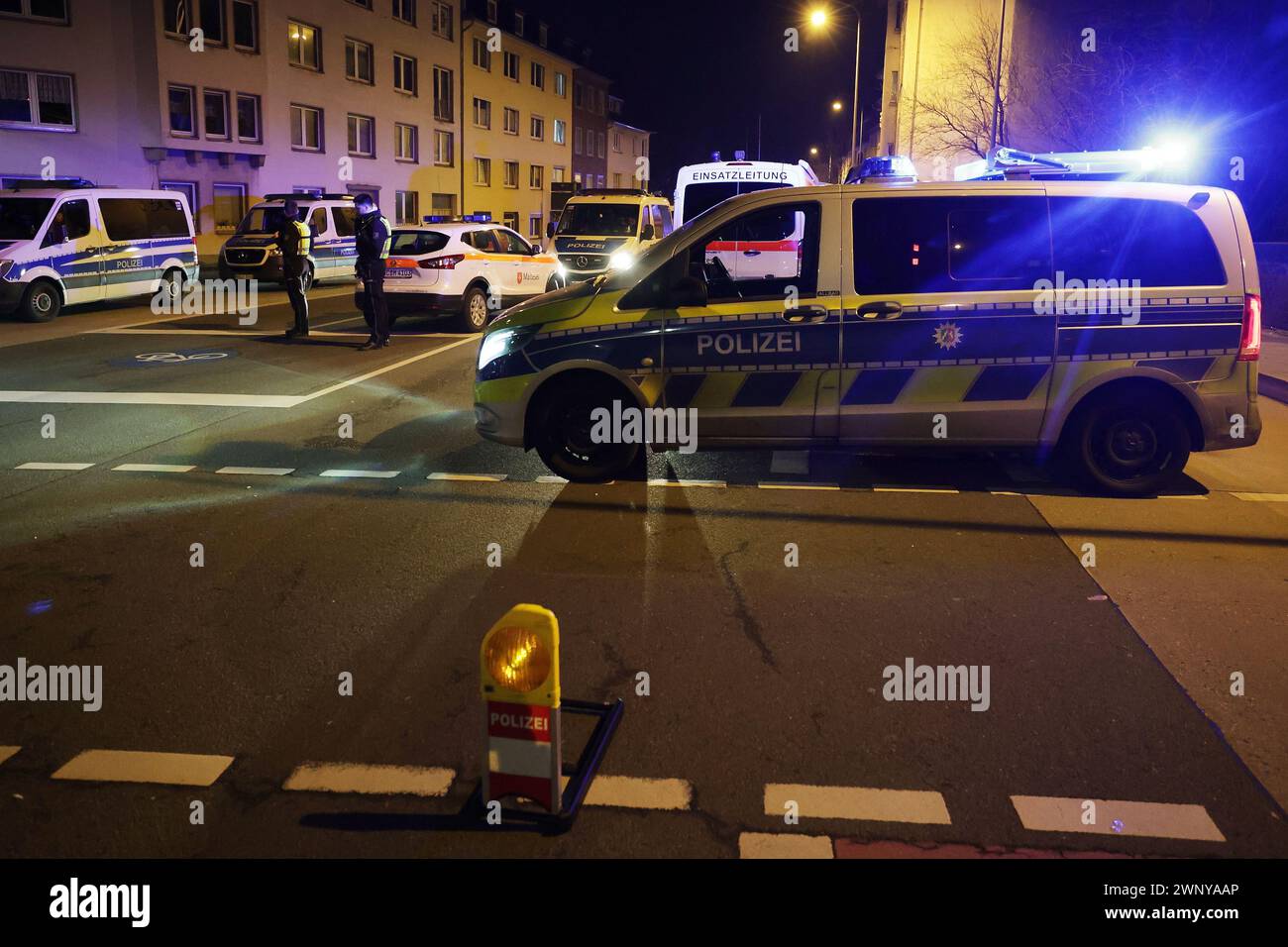 Police car flashing lights blocks hi-res stock photography and images ...