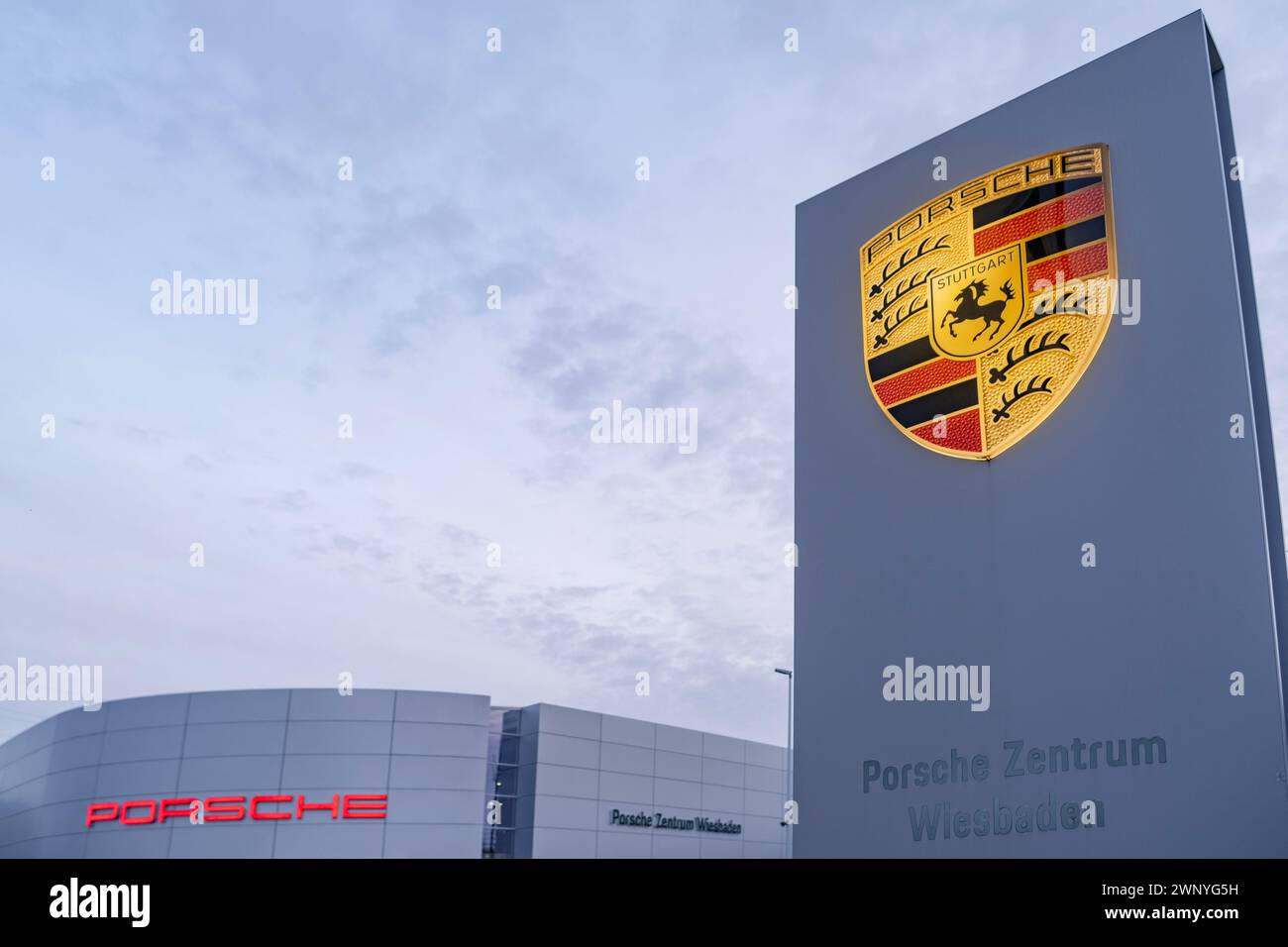Porsche building logo hi-res stock photography and images - Alamy