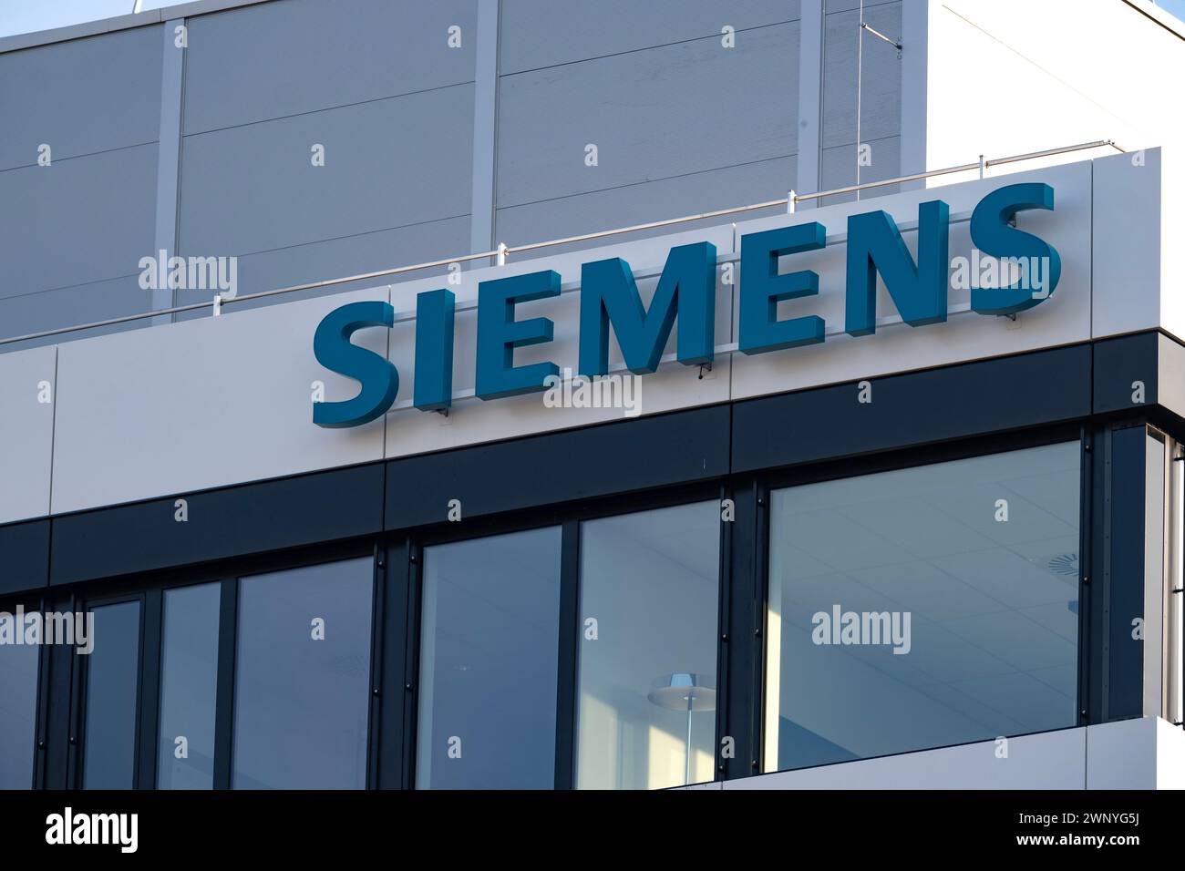 Siemens logo hi-res stock photography and images - Alamy