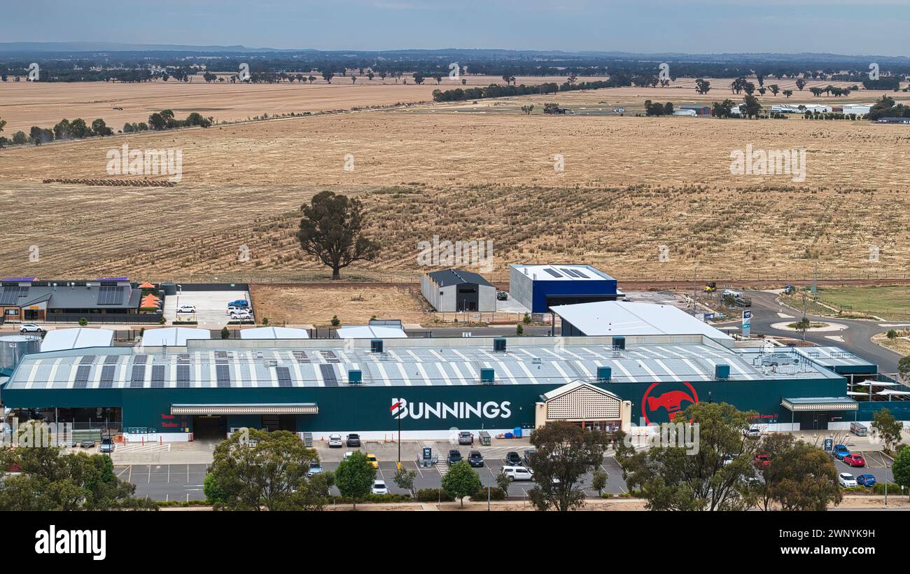 Yarrawonga, Victoria, Australia - 7 December 2023: Bunnings Warehouse ...