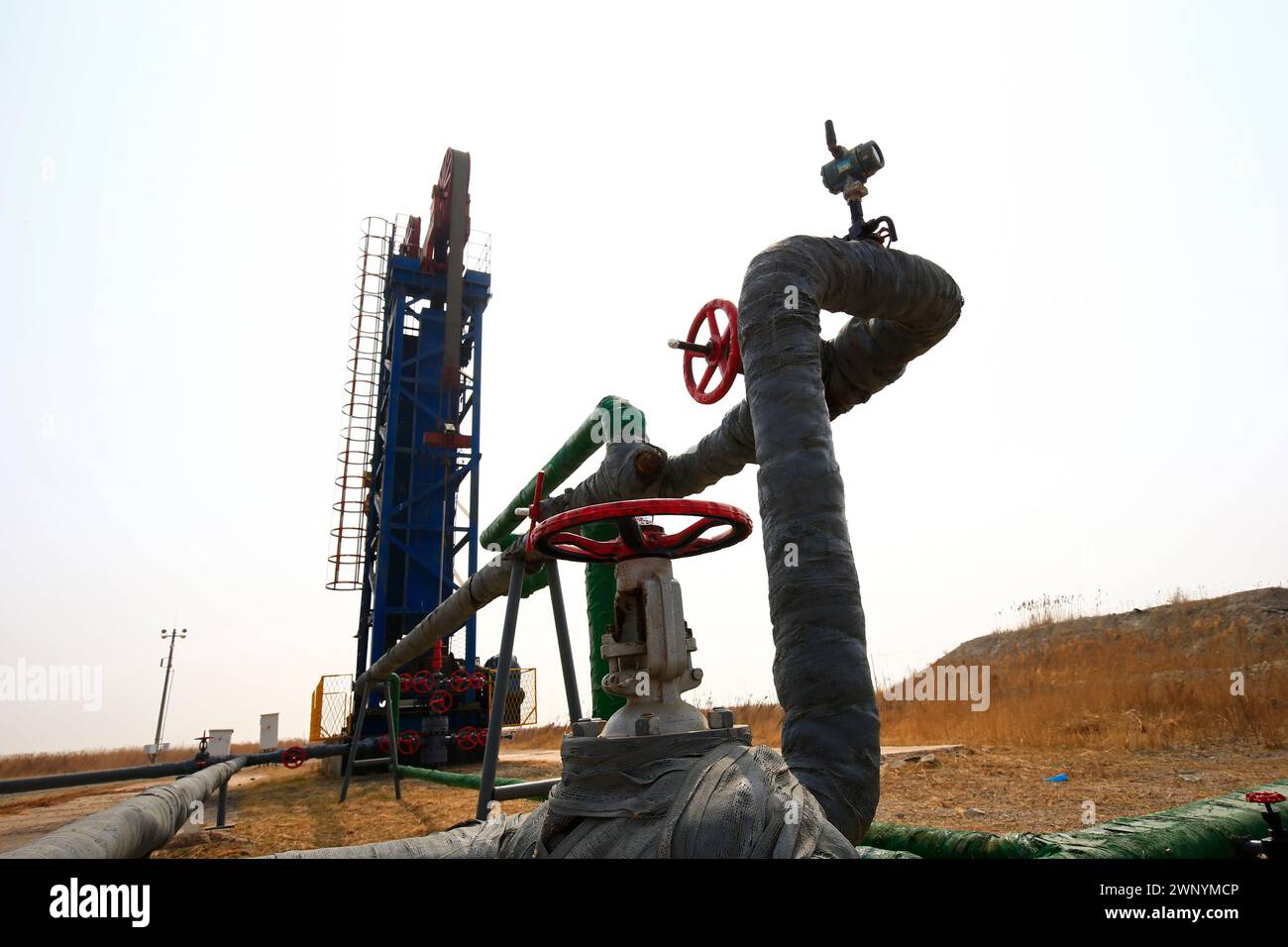 Oil pipes and valves Stock Photo - Alamy
