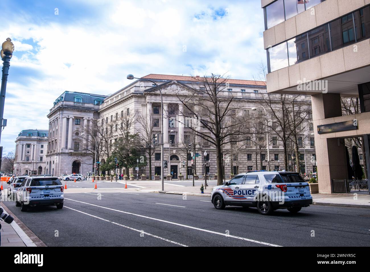 Cartoon police chase hi-res stock photography and images - Alamy