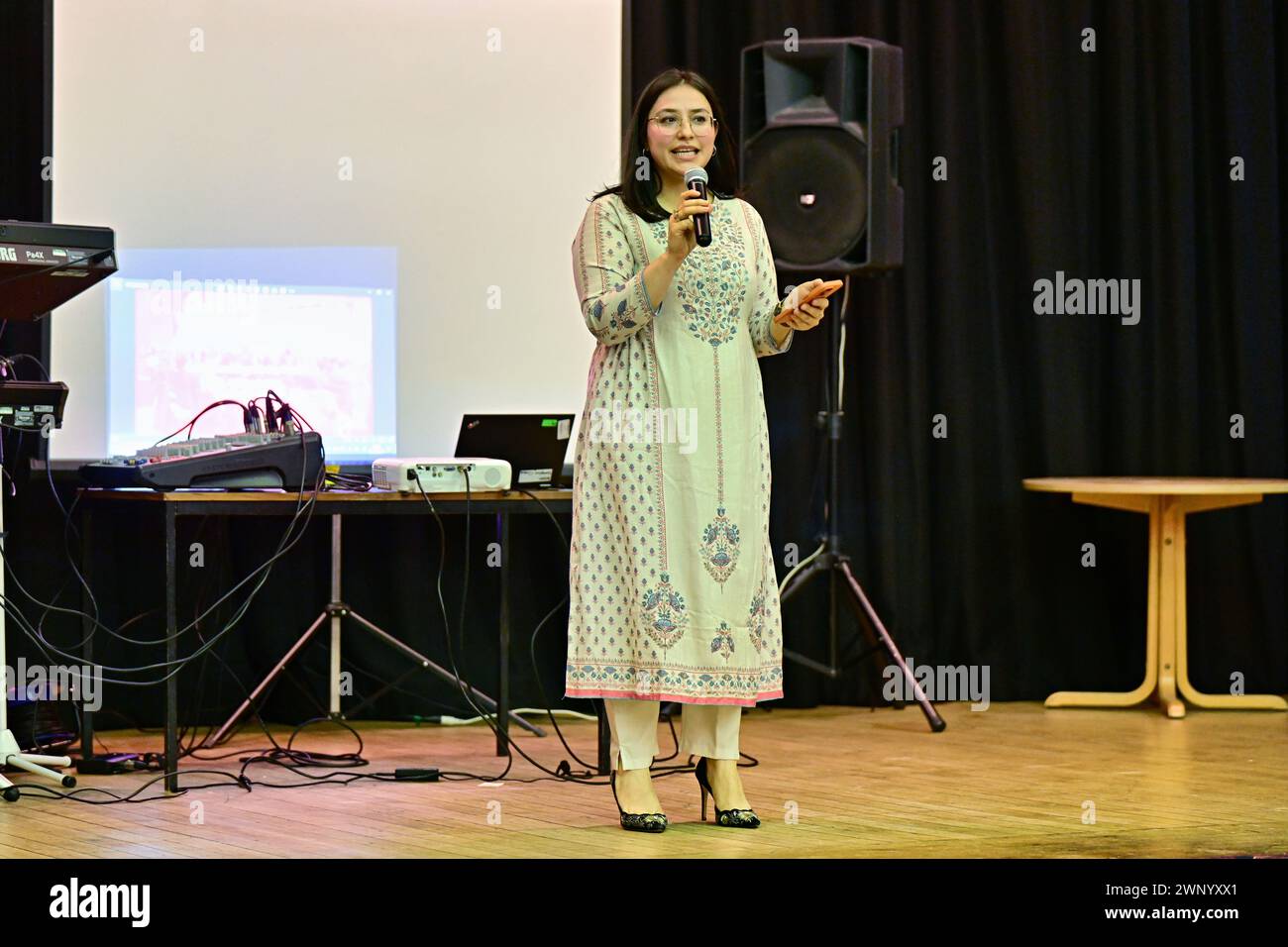 Poet nasimi hi-res stock photography and images - Alamy