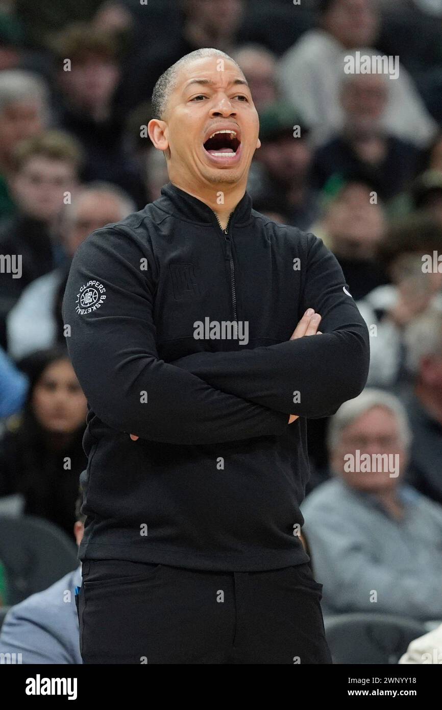 Los Angeles Clippers head coach Tyronn Lue reacts during the first half ...