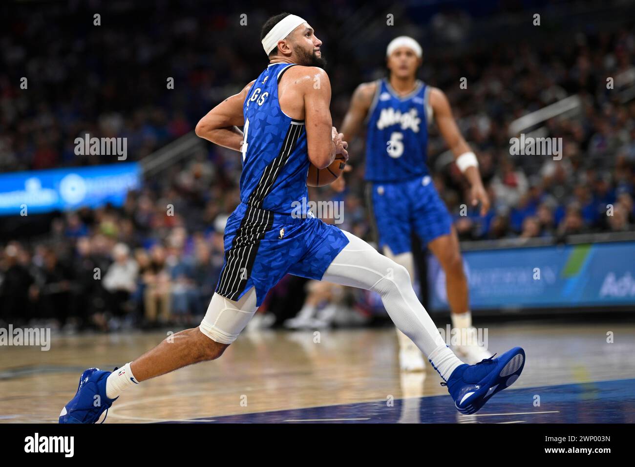 Orlando Magic guard Jalen Suggs (4) drives to the basket during the ...