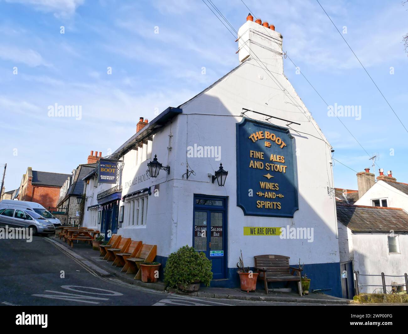 Old boot inn hi-res stock photography and images - Alamy