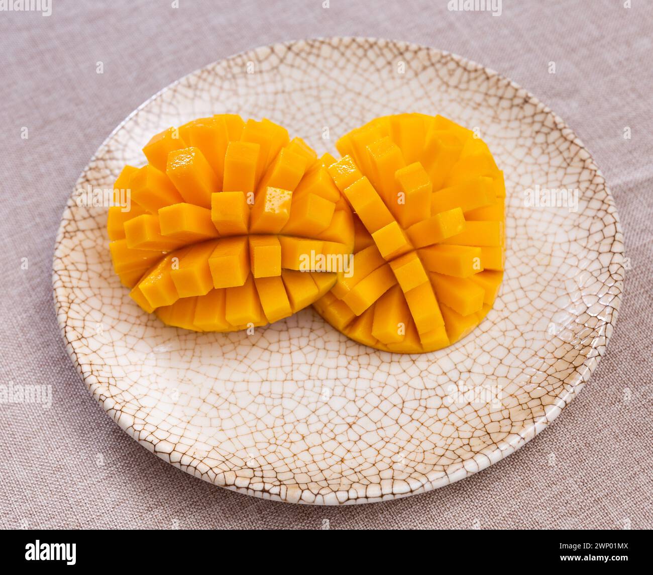Pieces of ripe mango served on platter Stock Photo - Alamy